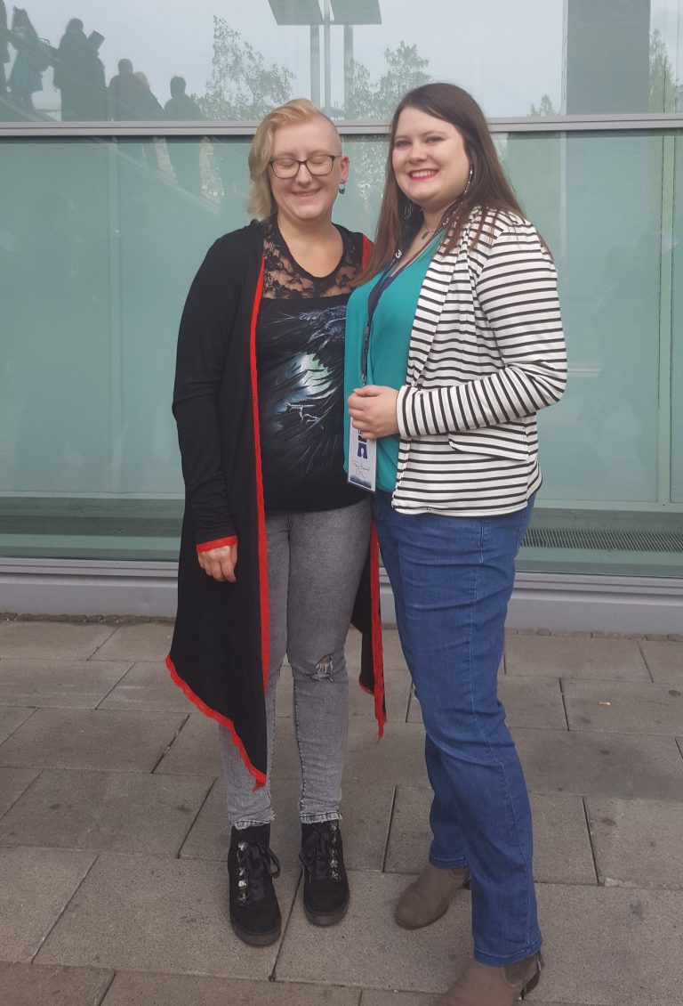 Testleserin Kim und ich | Francis Behrend